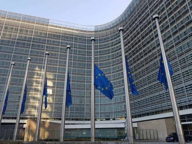 Το Κοινοβούλιο ενέκρινε την οδηγία για την εργασία σε διαδικτυακές ...