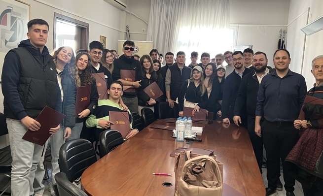 ΟΕΕ: Εκπαιδευτική επίσκεψη μαθητών στο Οικονομικό Επιμελητήριο ...
