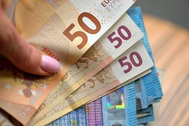 Η απόφαση για τον νέο κατώτατο μισθό και το κατώτατο ημερομίσθιο - e ...